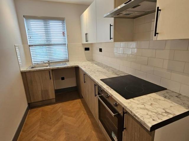 Studio Flat, Knights Hill, SE27