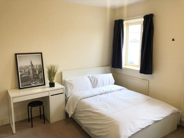 Studio Flat, Lancaster Gate, W2