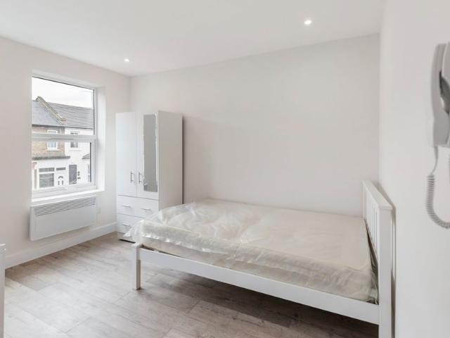 Studio Flat, Lansdowne Road, TW3