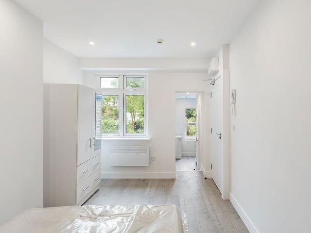 Studio Flat, Lansdowne Road, TW3