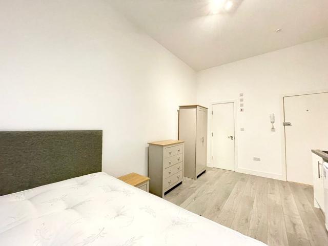 Studio Flat, Ladbroke Grove, W10