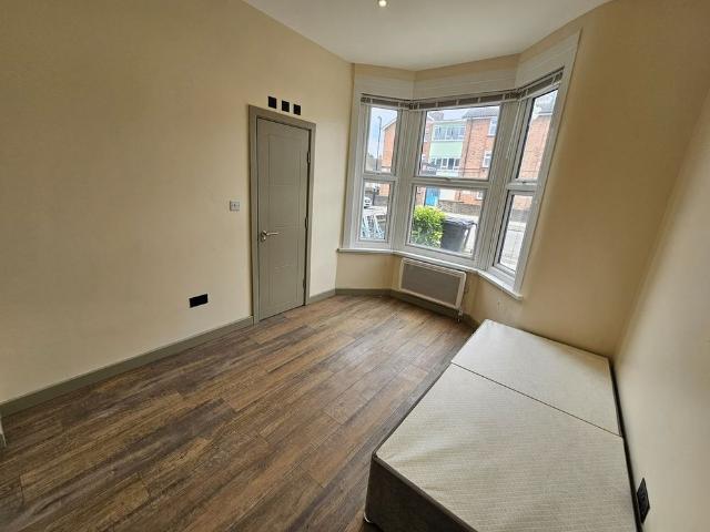 Studio Flat, Laleham Road, SE6