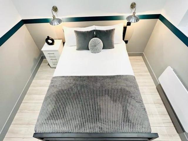 Studio Flat, Larbert Road, SW16