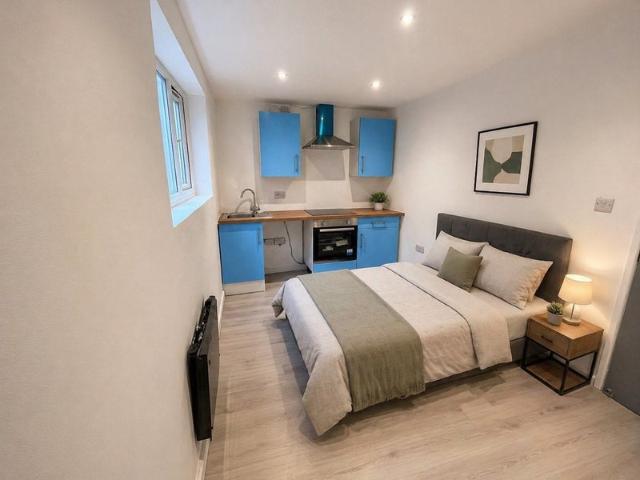 Studio Flat Layton Fully Furnished Couples Wellcom