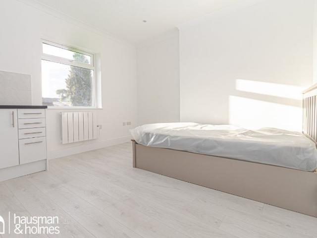 Studio Flat Let Agreed at Church Road, Hendon