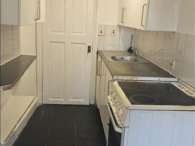 Studio Flat, Leytonstone Road, E15