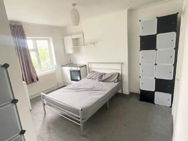 Studio Flat, Lichfield Grove, N3