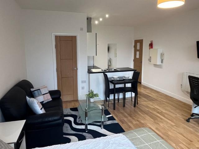 Studio Flat, Lillie House, LE2
