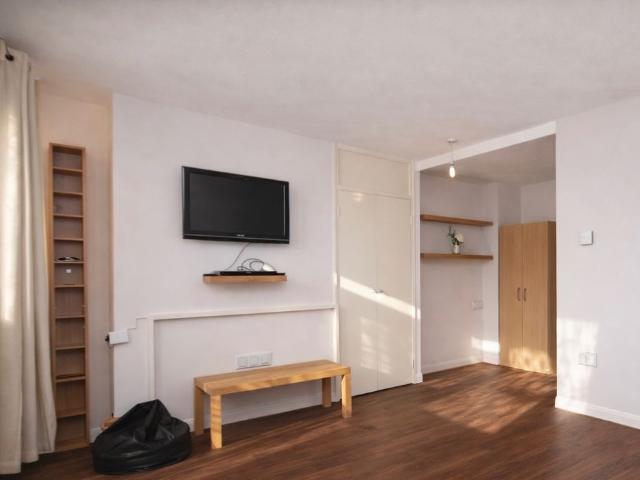 Studio Flat, London, E14