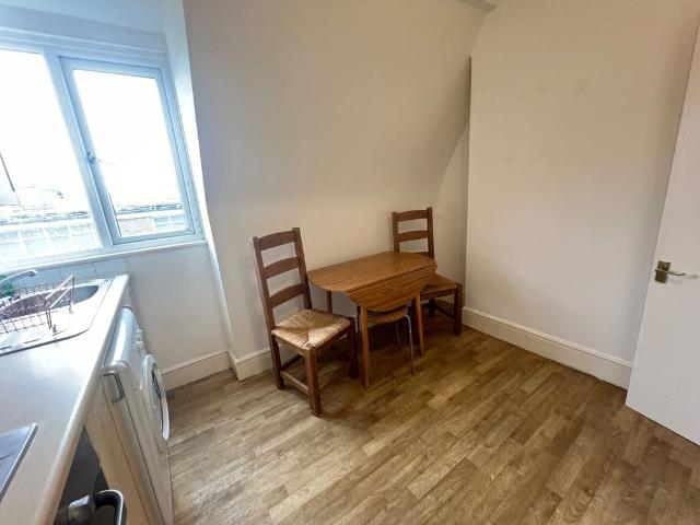 Studio Flat, London, N8