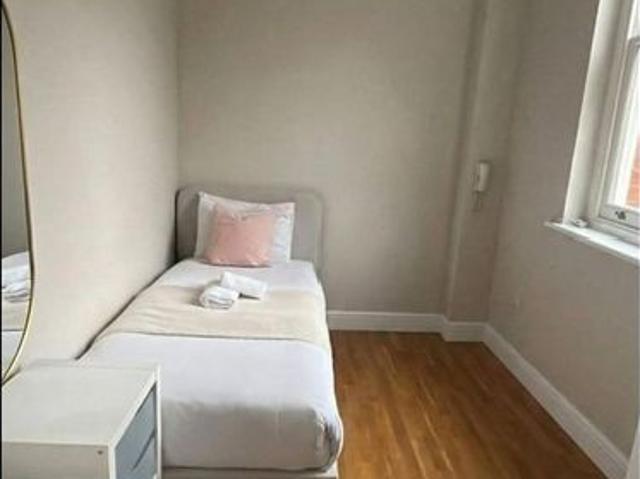 Studio Flat, London, NW6