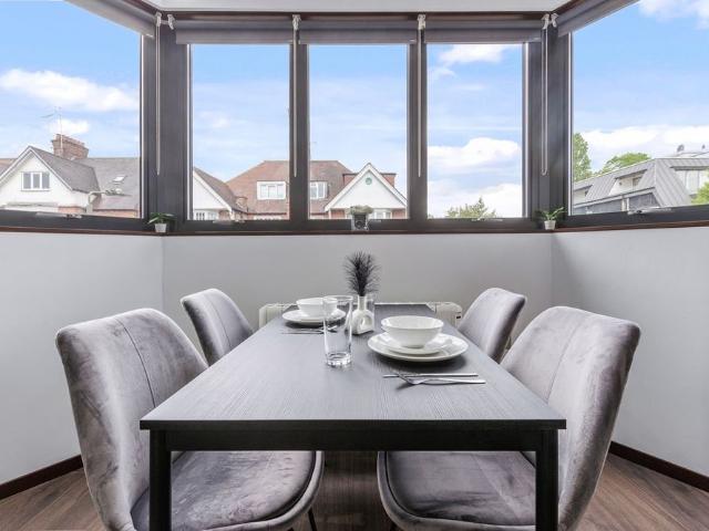 Studio Flat, London, NW11
