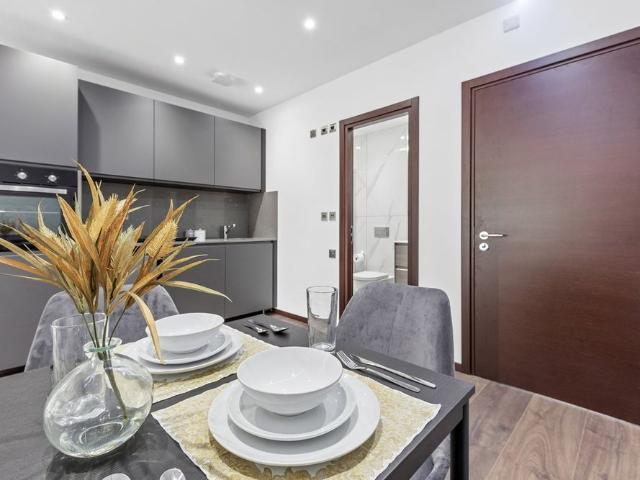 Studio Flat, London, NW11