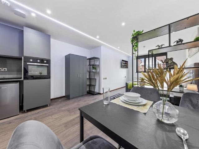 Studio Flat, London, NW11