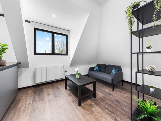 Studio Flat, London, NW11