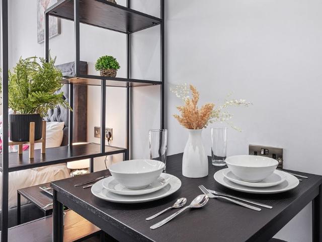 Studio Flat, London, NW11