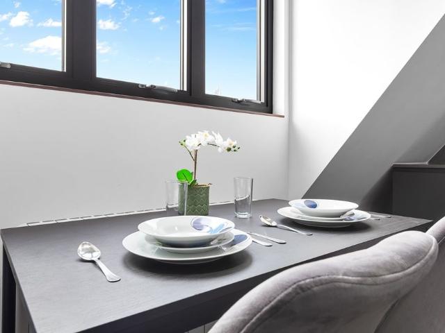 Studio Flat, London, NW11