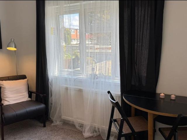 Studio Flat, London, NW2