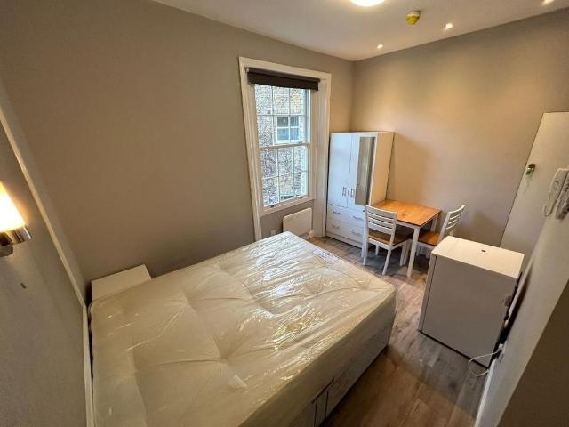 Studio Flat, London, SW1V
