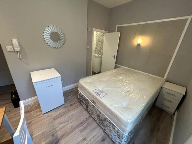 Studio Flat, London, SW1V