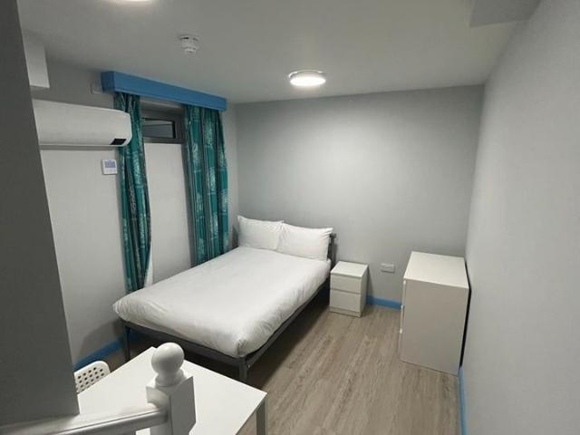 Studio Flat, London Road, CR7