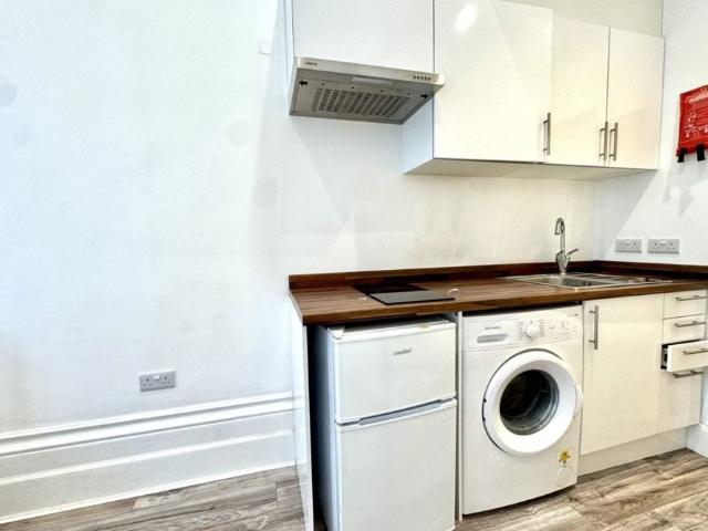 Studio Flat, London, W2