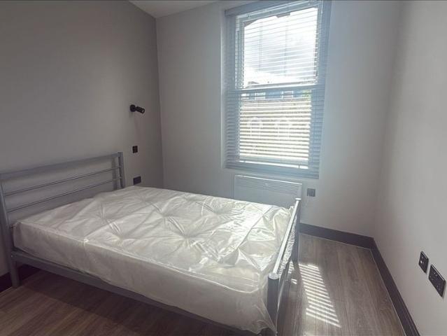Studio Flat, London, W3