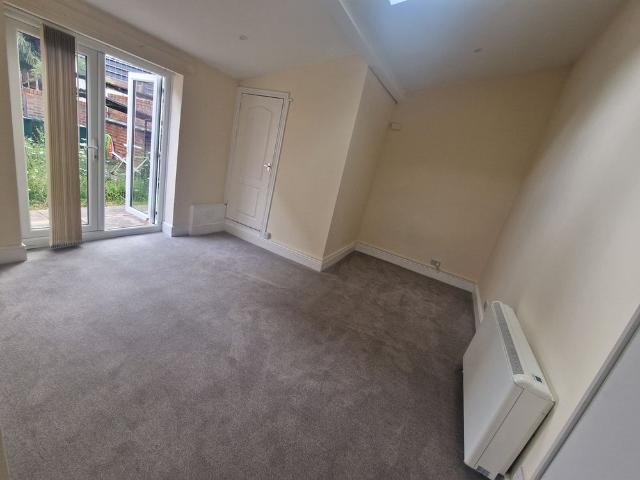 Studio Flat, Lower Holyhead Road, CV1