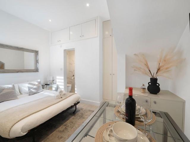 Studio Flat, Lowlands Road, HA1
