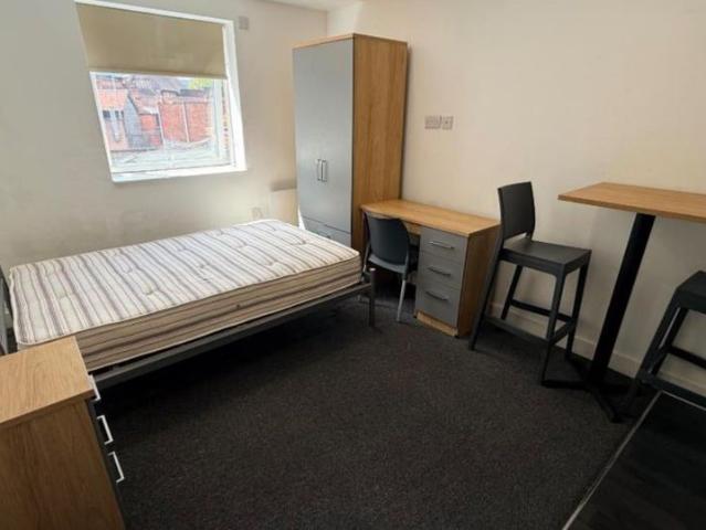 Studio Flat, Lucys Court, CV1