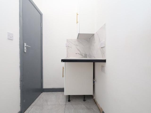 Studio Flat, Lynmouth Road, N16