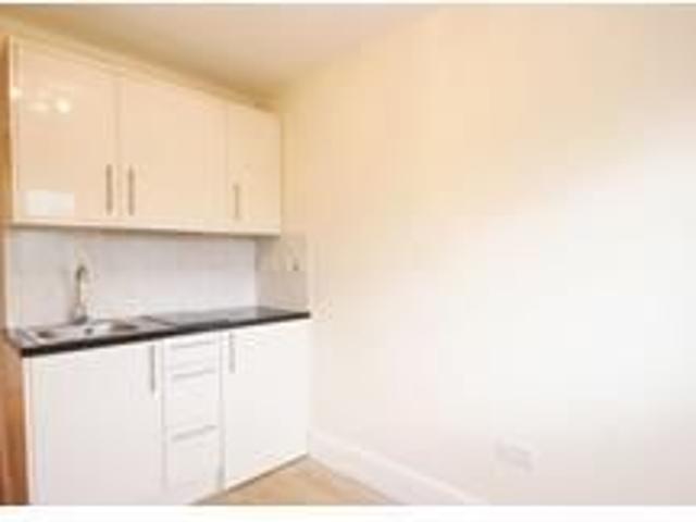 Studio Flat, Lydford Road, NW2