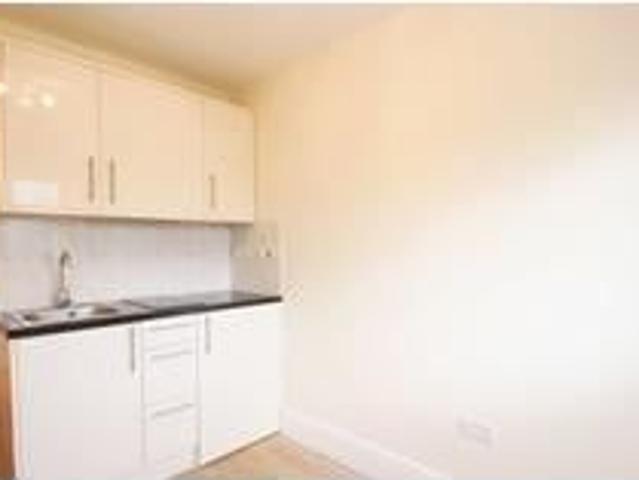 Studio Flat, Lydford Road, NW2