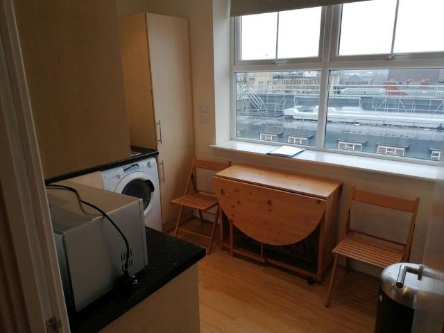 Studio Flat, Mcilroys Building, RG1