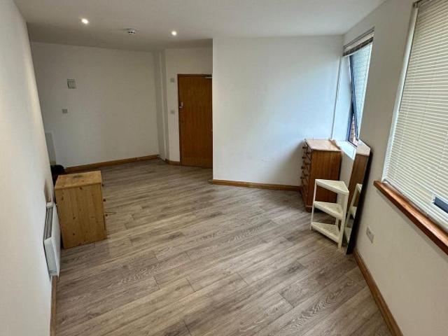 Studio Flat, Manchester Road, E14