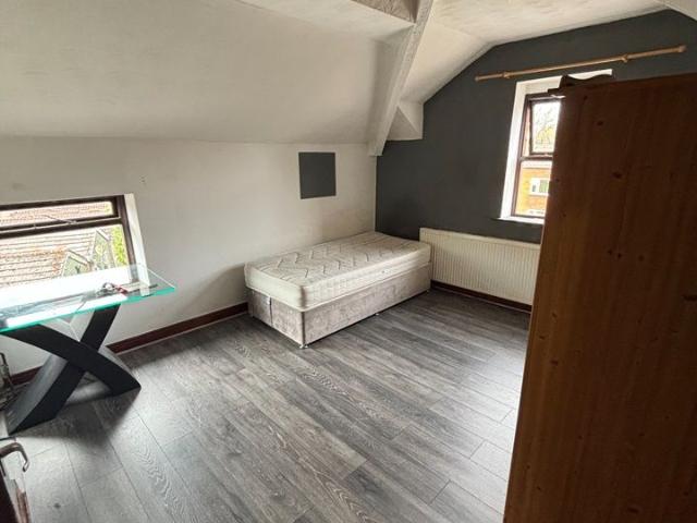 Studio Flat, Manley Road, M16