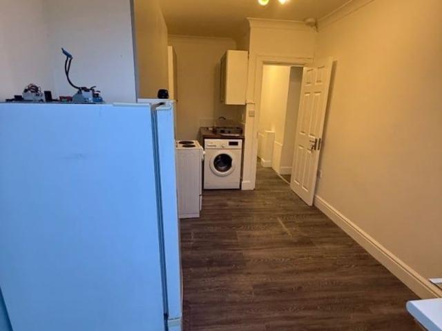 Studio Flat, Manor Drive, HA9