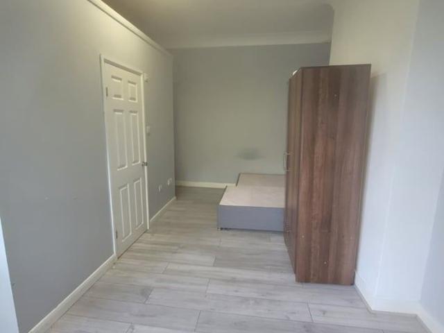 Studio Flat, Manor Road, N16