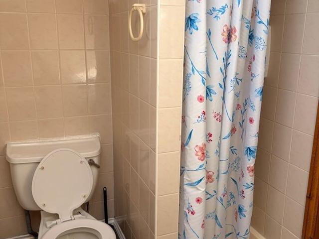 Studio Flat, Madeley Road, W5