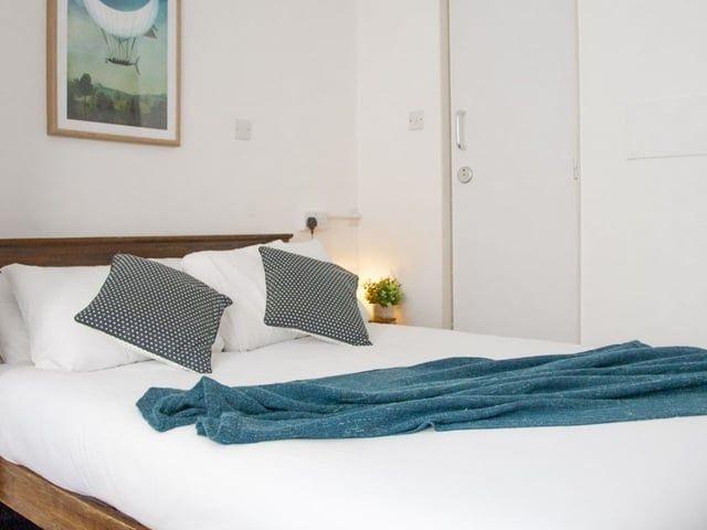 Studio Flat, Mapesbury Road, NW2