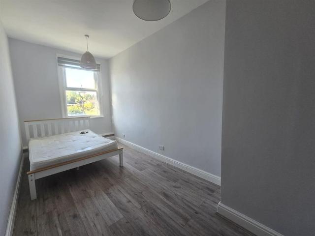 Studio Flat, Maple Road, SE20
