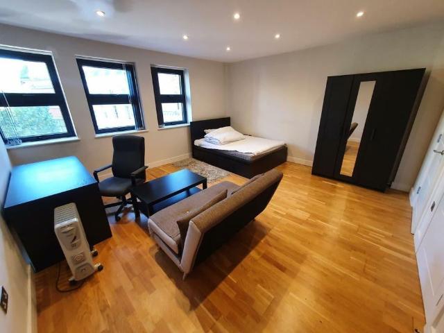 Studio Flat, Market Place, RG1