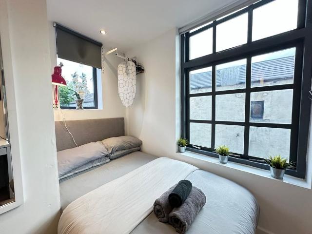 Studio Flat, Meanwood, LS6