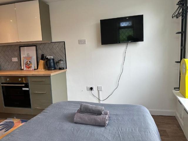 Studio Flat, Meanwood, LS6
