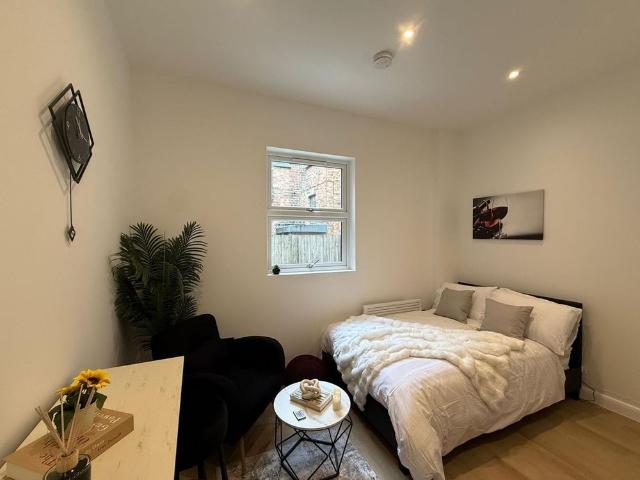 Studio Flat, Melrose Avenue, NW2