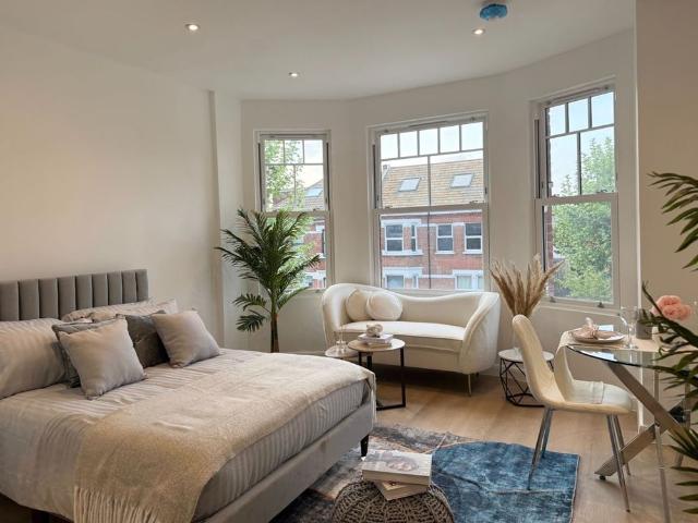 Studio Flat, Melrose Avenue, NW2