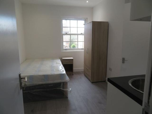 Studio Flat, Middle Road, HA2