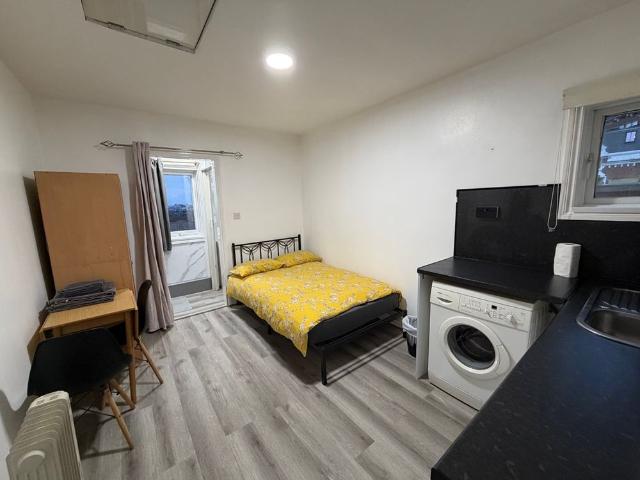 Studio Flat, Mill Lane, NW6