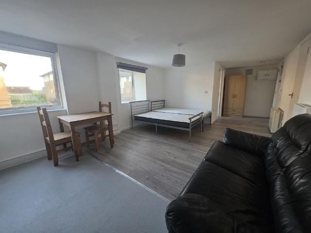 Studio Flat, Milliners Court, LU3