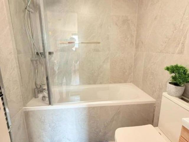 Studio Flat, Mitcham Road, SW17